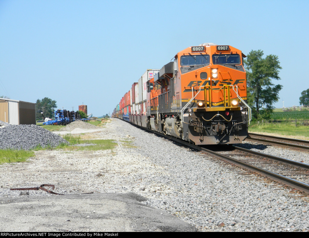 BNSF 6907